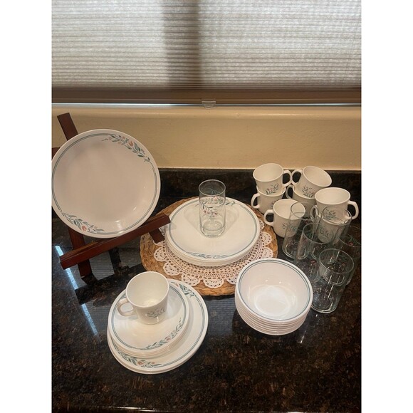 Corelle | Dining | Corelle Rosemarie 4 Piece Set 8 Dinner Set | Poshmark